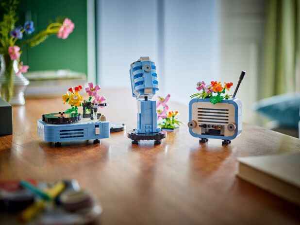 LEGO Creator 3in1 Record Player With Flowers (31172) | Moustakastoys.gr