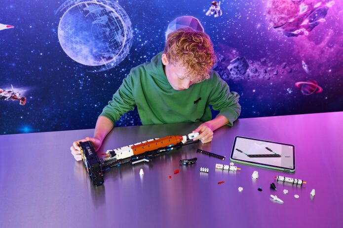 LEGO Technic Nasa Artemis Space Launch System Rocket (42221 ...